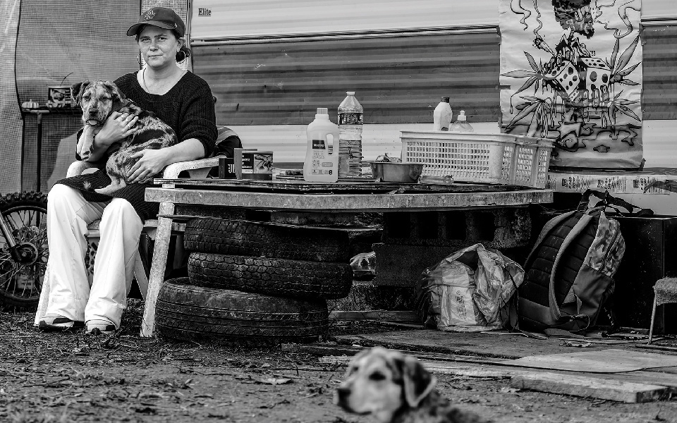 Les SDF et leurs chiens devant l’objectif - Associations | Estuaire ...